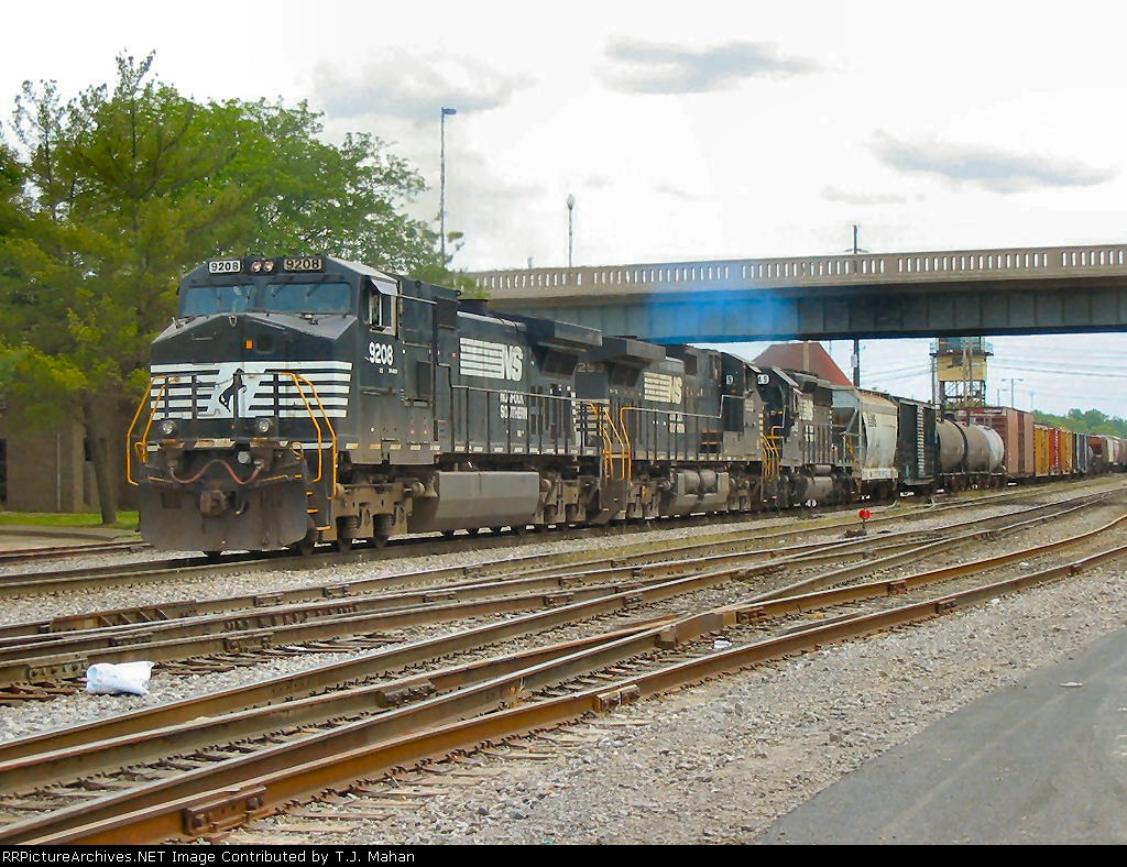 NS 116 with two D9's and a SD40-2